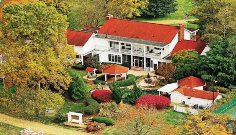 Dolly Parton House - Interior Features 2025, Address & Info