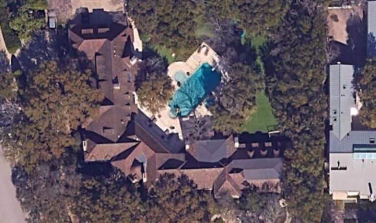 Discover Clark Hunt House - Address, Interior Look & Info