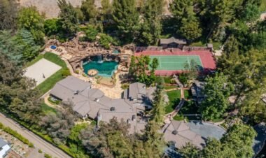 Drake House Address, Inside Tour & Cost - Style Of Home