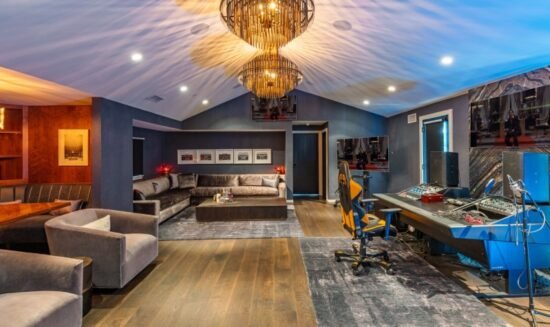 Drake House Address, Inside Tour & Cost - Style Of Home