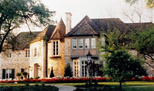 Discover Clark Hunt House - Address, Interior Look & Info